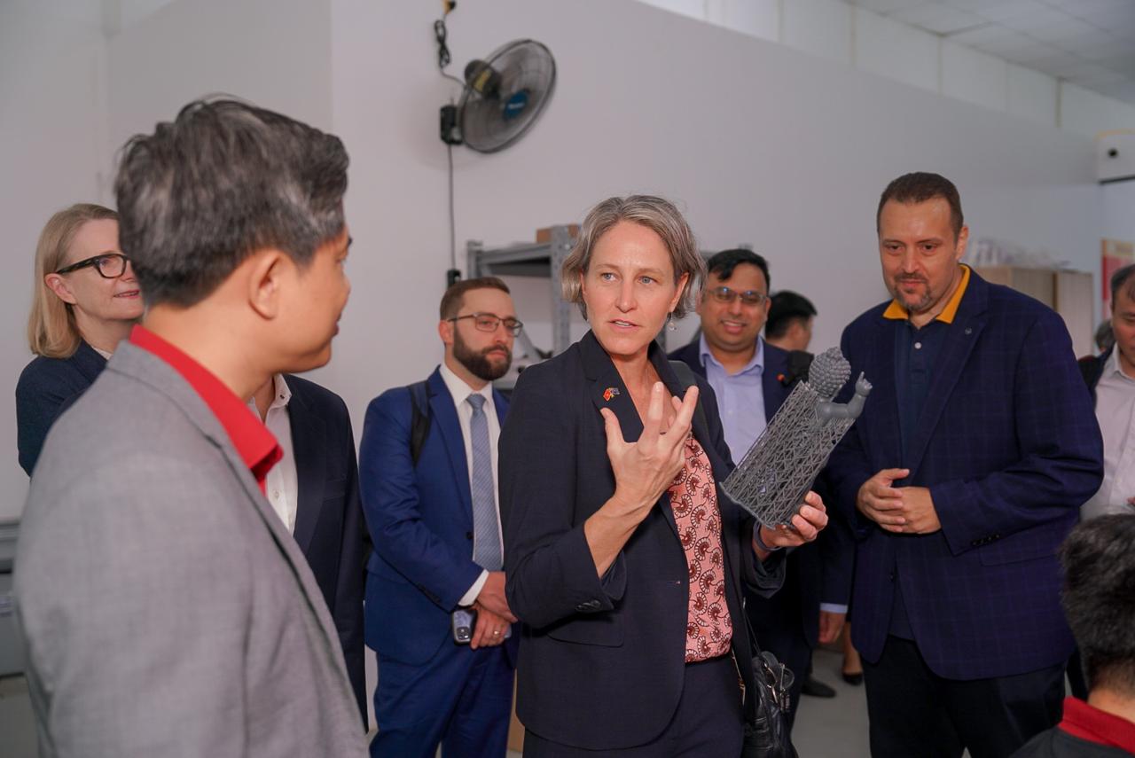 Australian Ambassador for Climate Change Visit to Vietnam